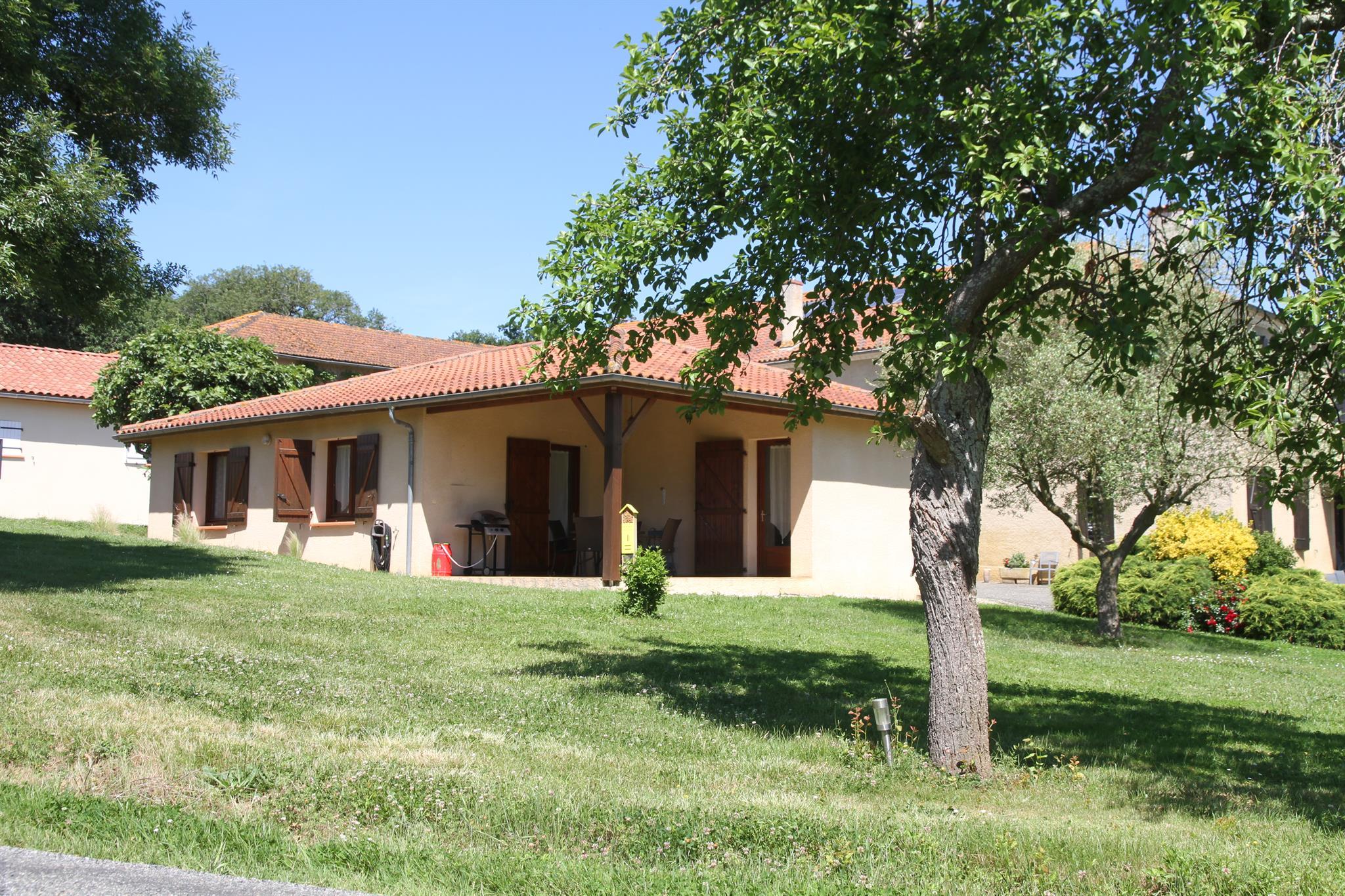 Cap d'Aouba Hébergement locatif à Saint-Jean-le-Comtal - Tourisme Gers