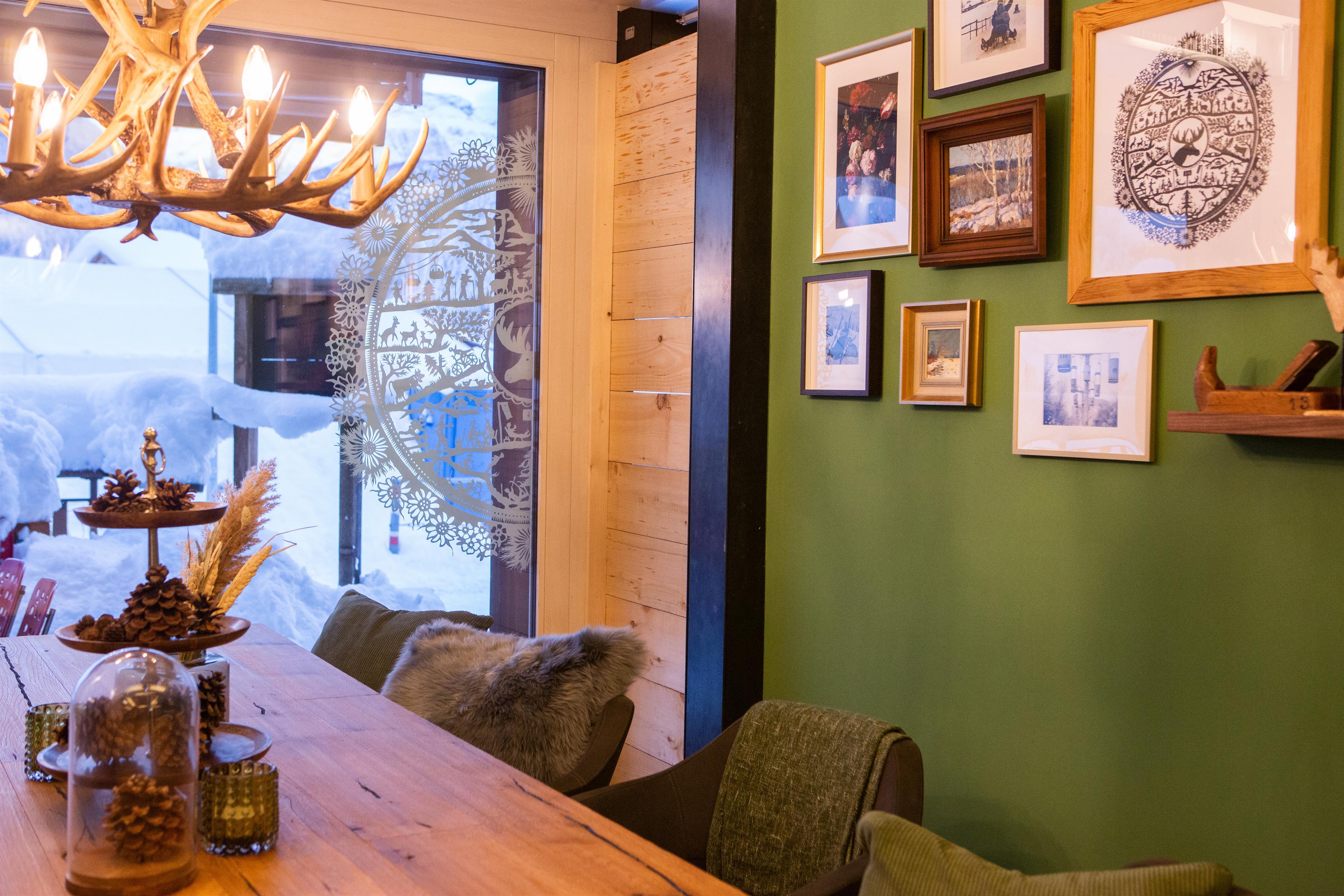 Elk Bar & Restaurant