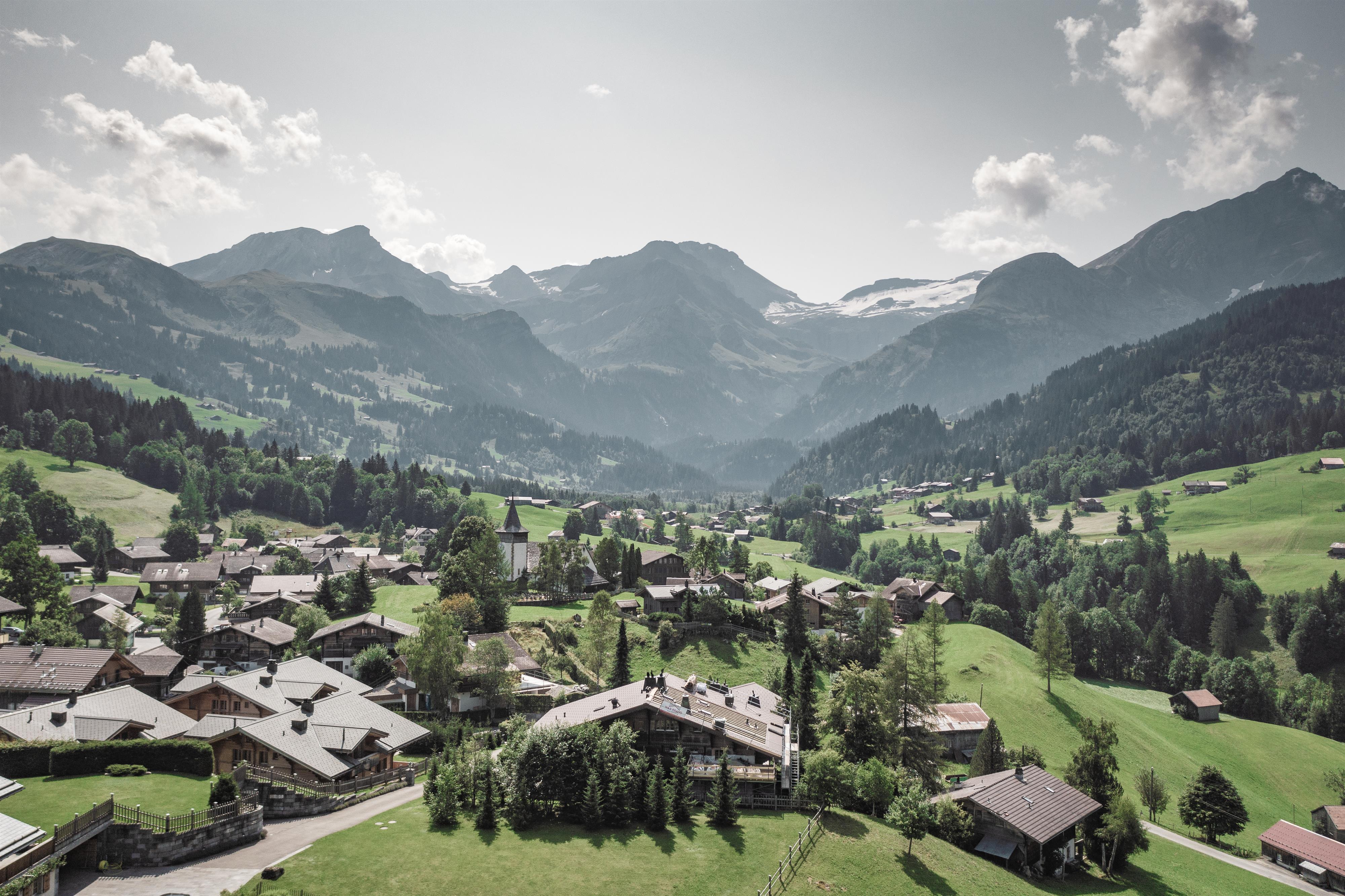 Lauenen: Romantic mountain village famous for its much-sung-about lake