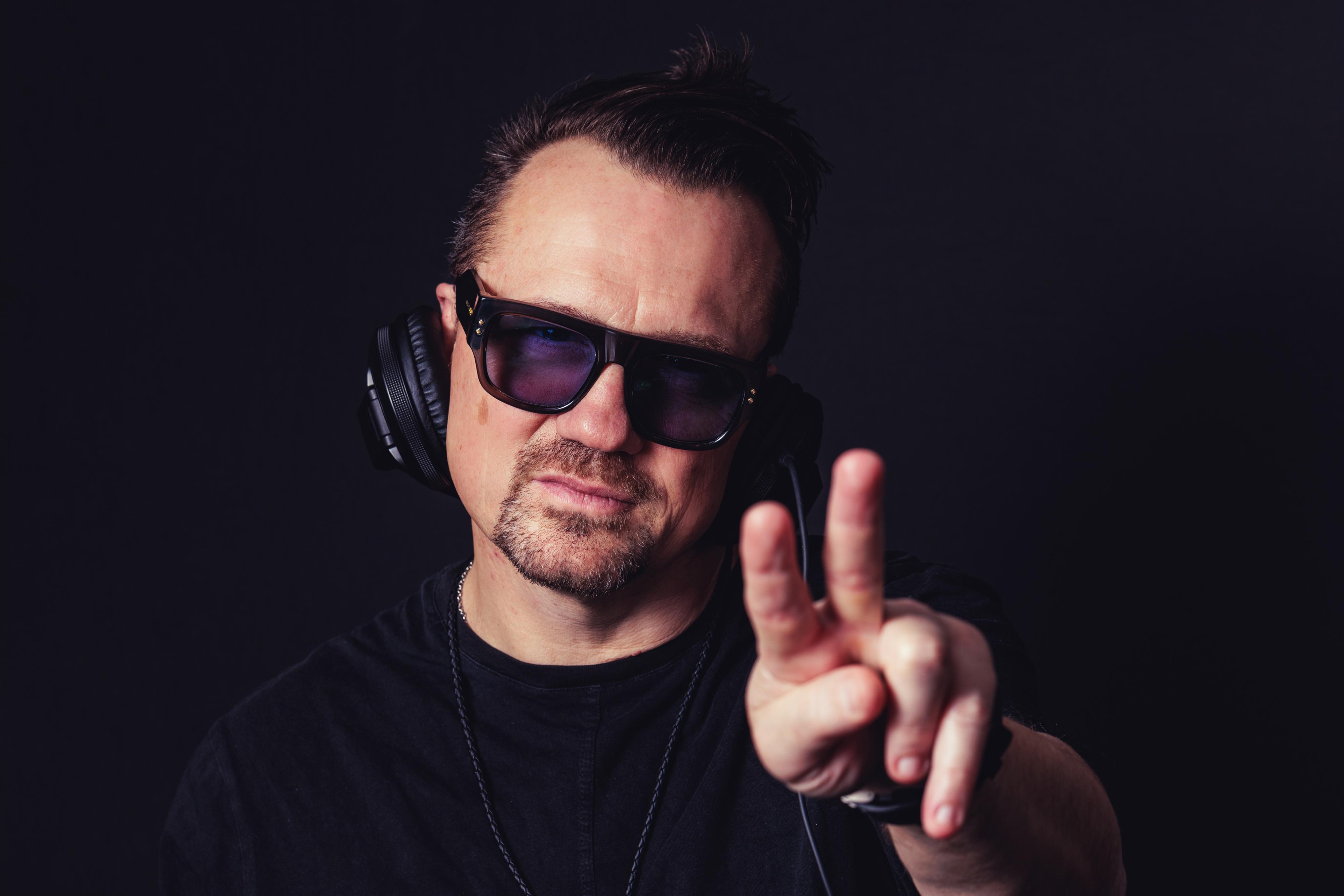 Rino(IO)DJ live on stage