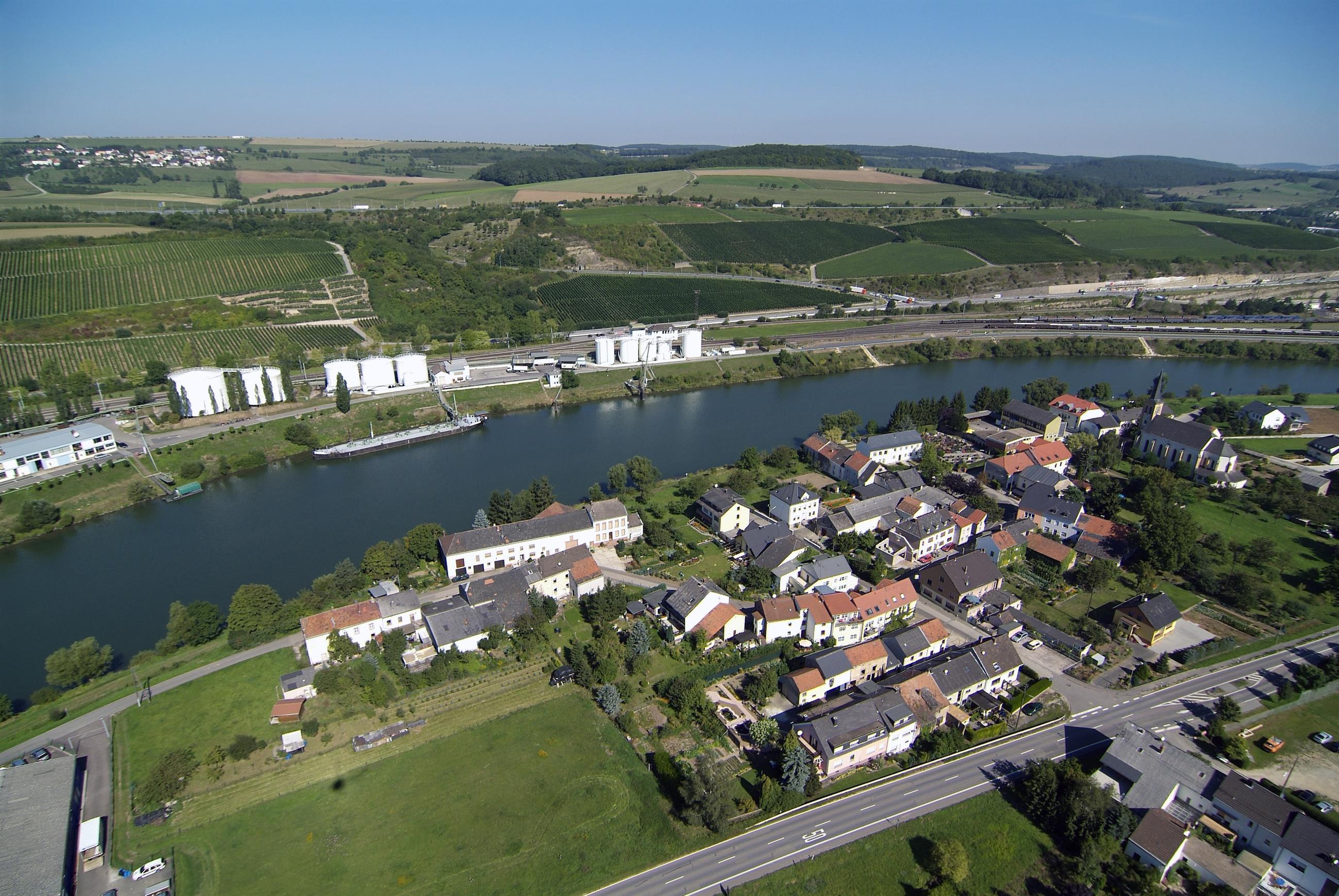 Embarkation and disembarkation point for canoes and rowing boats