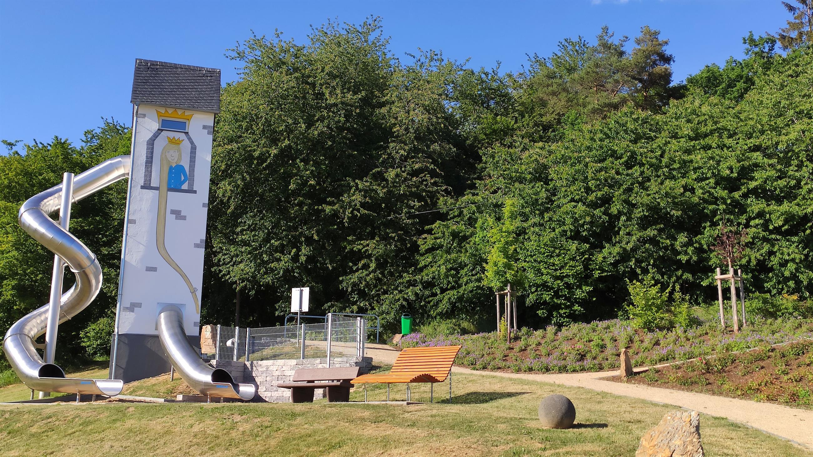 Spielplatz mit Rapunzelturm
